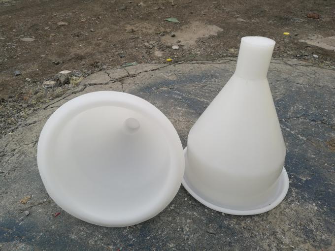 Produk Cetakan Rotasi PE Hopper Corong Plastik Besar Dengan Cerat OD 2
